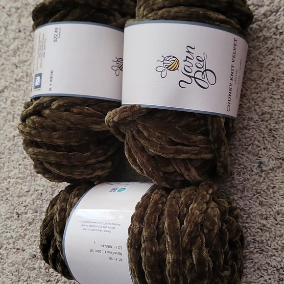Yarn Bee | Art | 3 Skeins Yarn Bee Chunky Knit Velvet Jumbo Yarn 7 ...